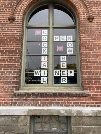 Useless, Unsuccessful, And/Or Unpopular Signage (35 Pics)